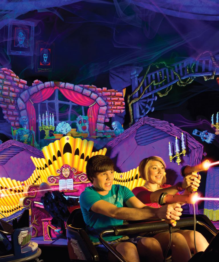 Exploring the Best Haunted Attractions on Clifton Hill, Niagara Falls ...