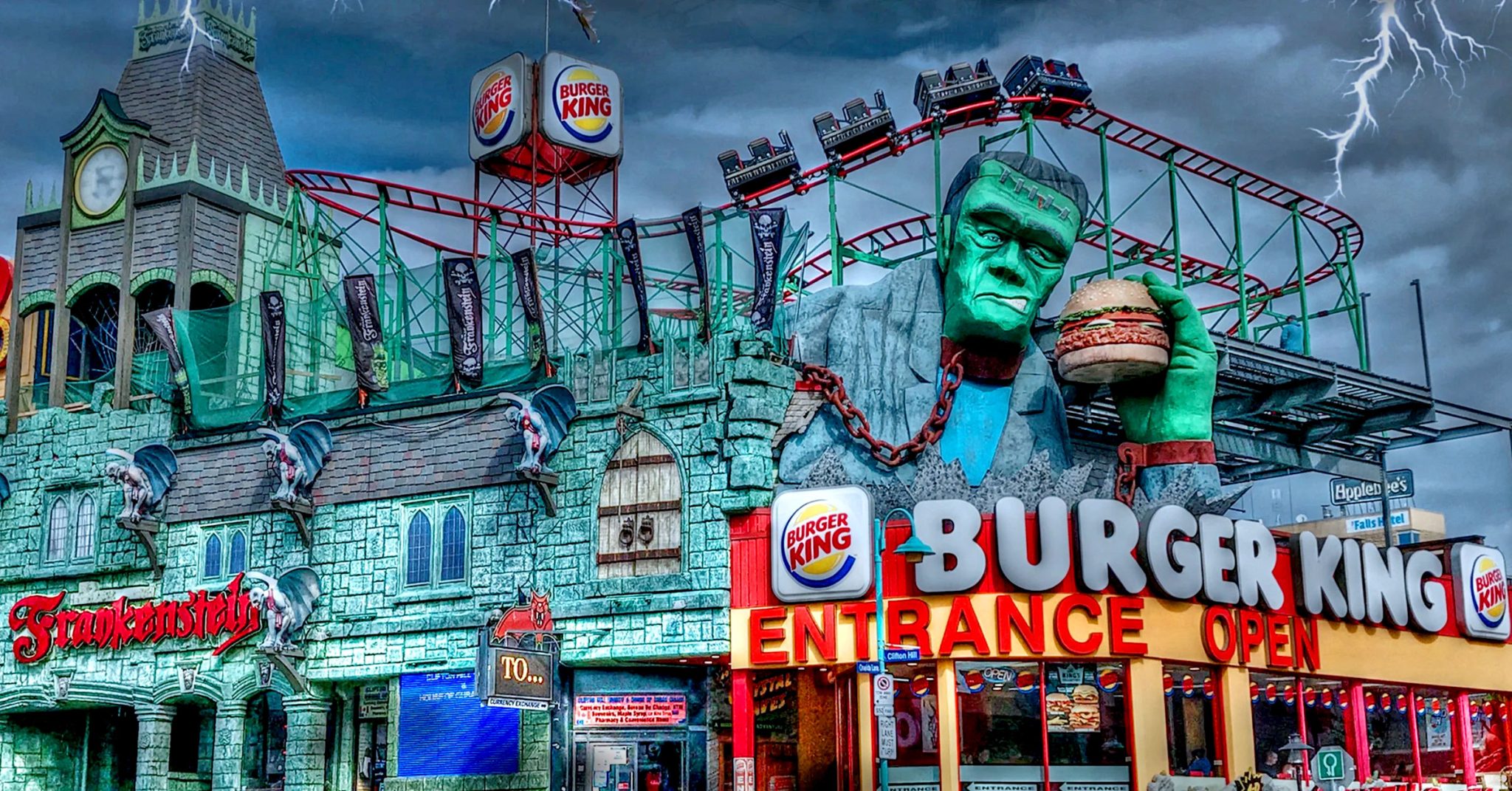 Exploring the Best Haunted Attractions on Clifton Hill, Niagara Falls ...